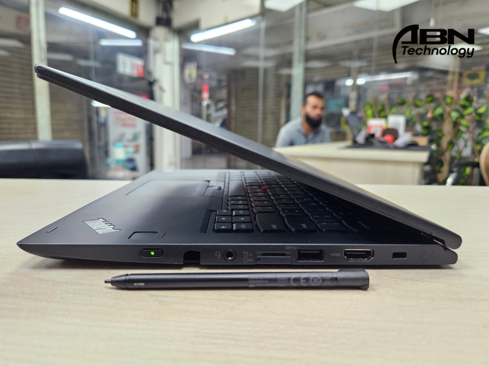 Lenovo ThinkPad Yoga X370. Core i5. 7th Generation. 8GB RAM, 256GB SSD ...