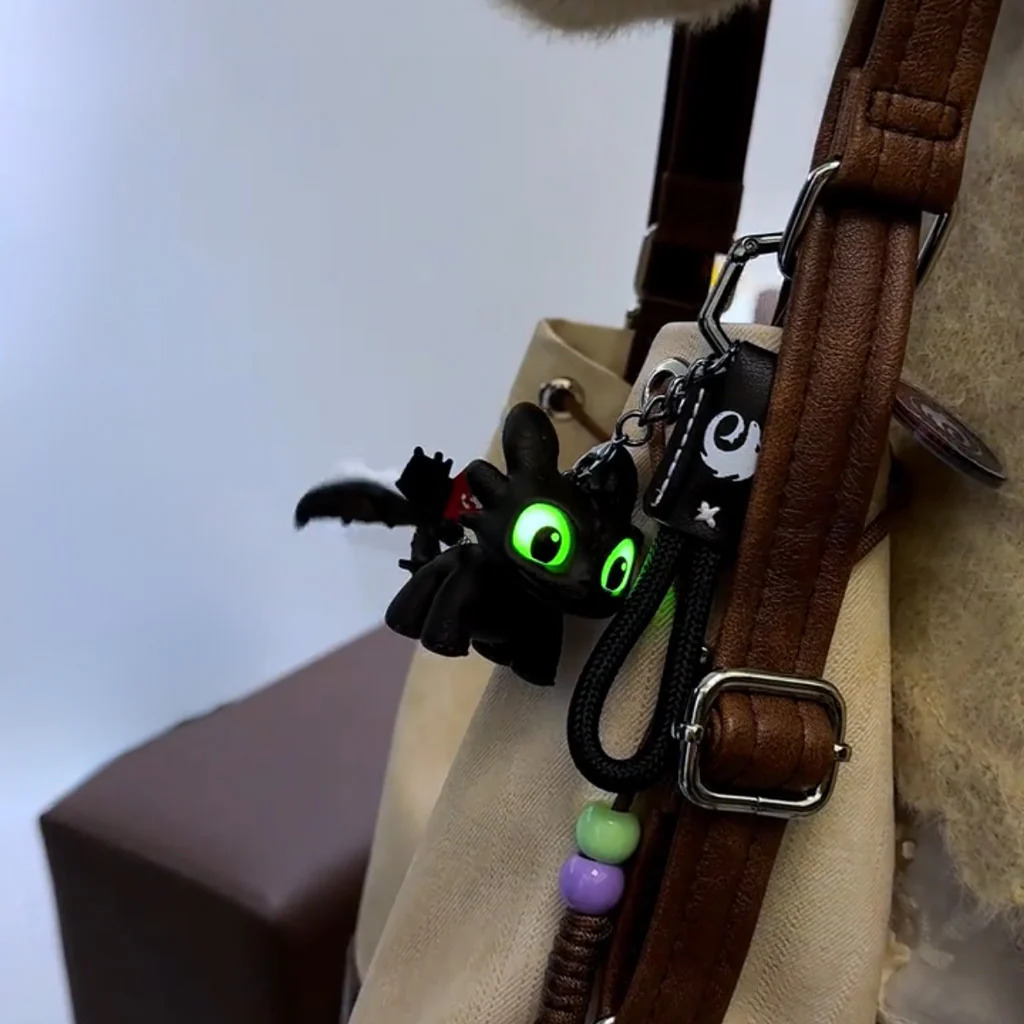 Toothless Light-Up Night Fury Keychain | Nawaaah
